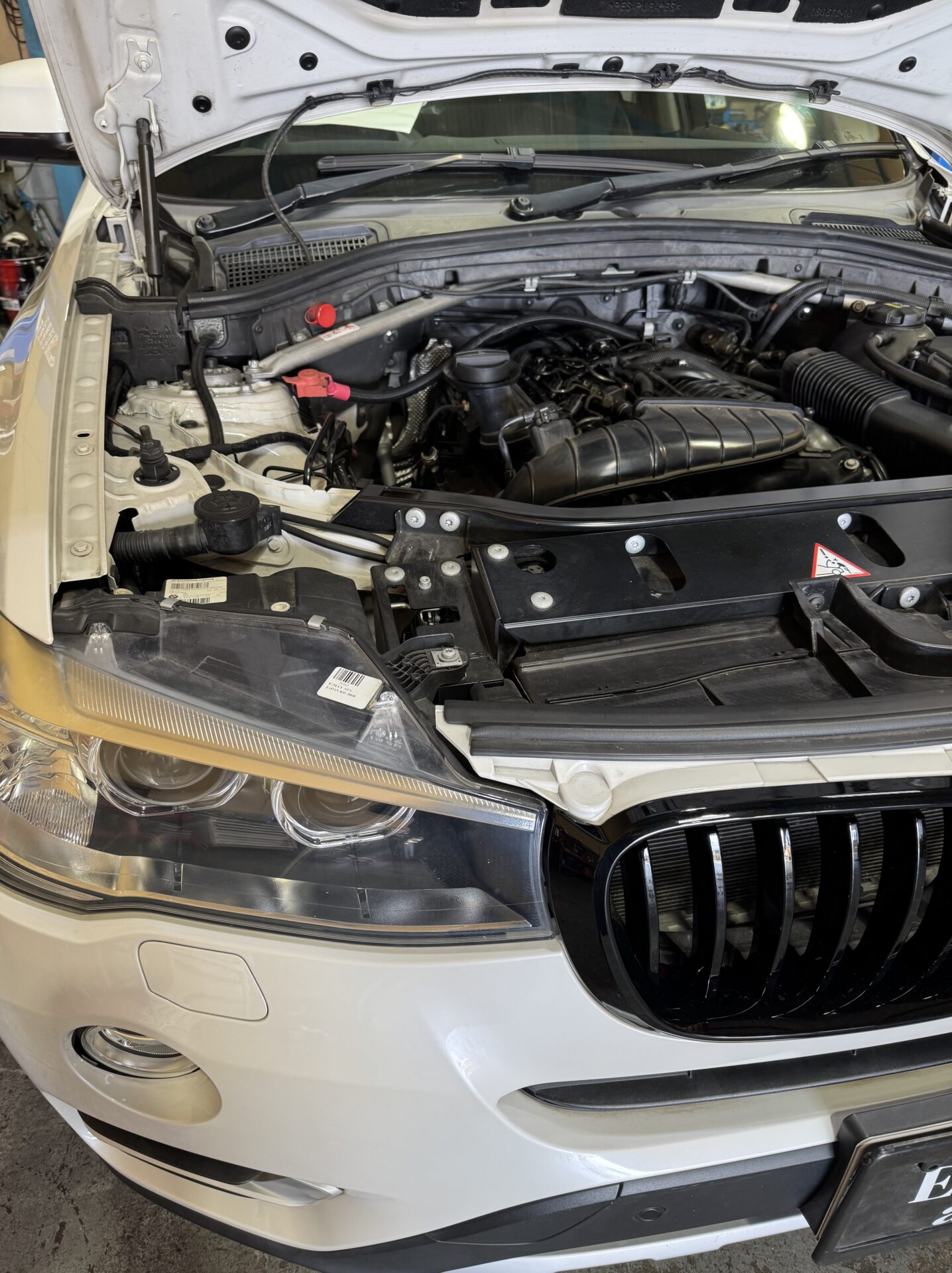 X3エンジン振る。エンジンより白煙がでる。 - BMW専門店E-SKY.auto